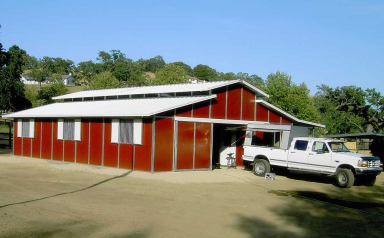 Raised Center Aisle Barns | RCA Barns | MD Barnmaster Barns