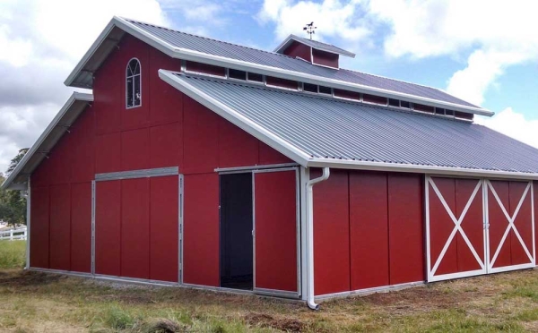 Raised Center Aisle Barns | RCA Barns | MD Barnmaster Barns