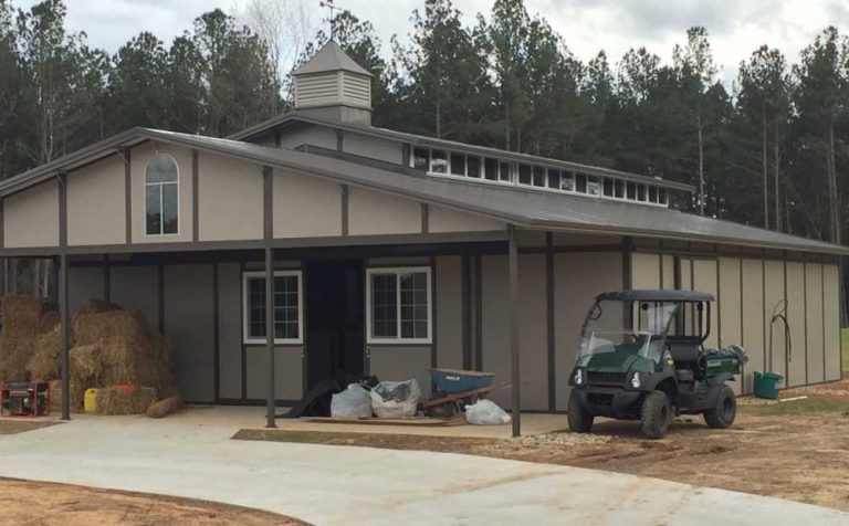 Raised Center Aisle Barns | RCA Barns | MD Barnmaster Barns